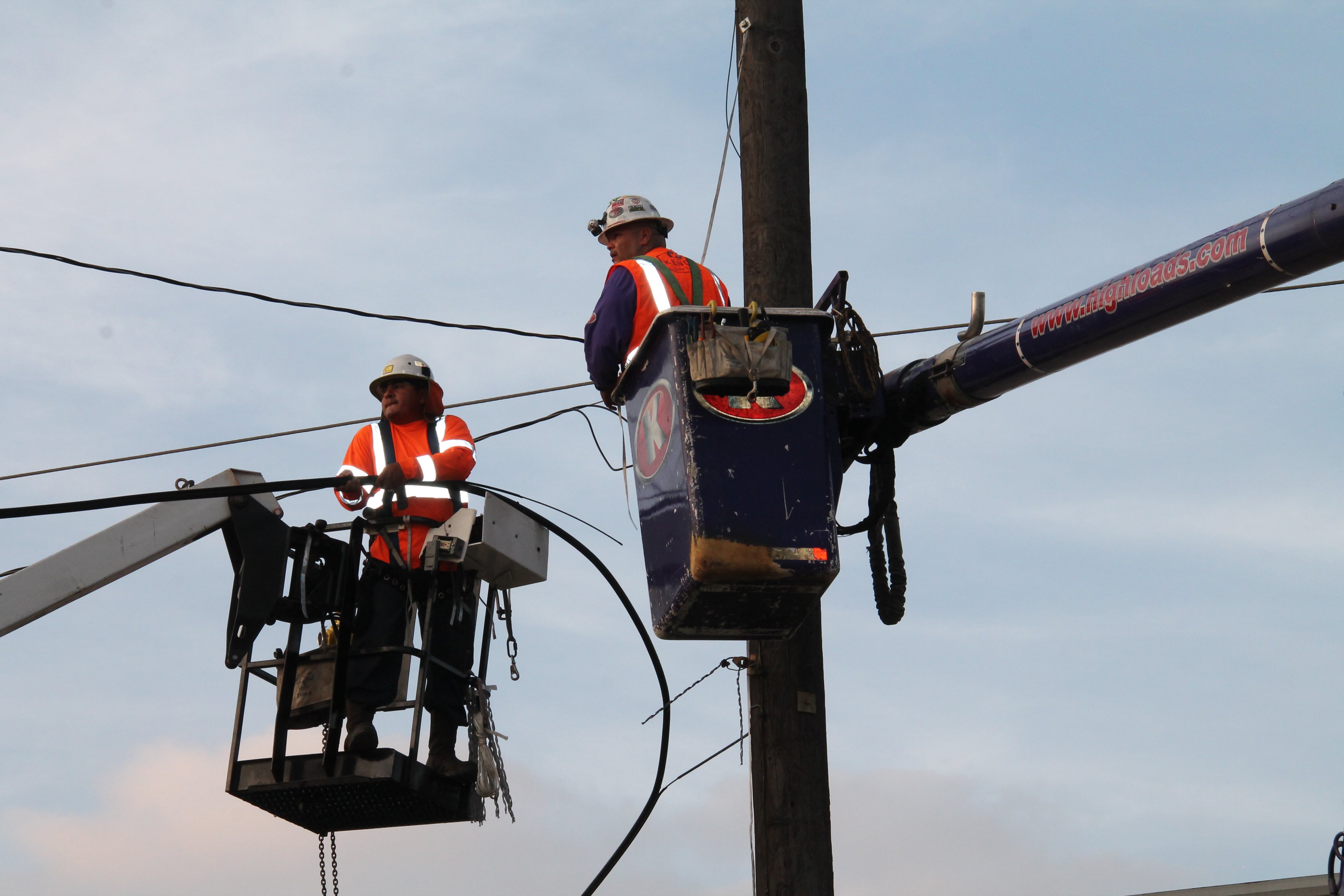 A Quick Guide to Bucket Truck Safety Certifications
