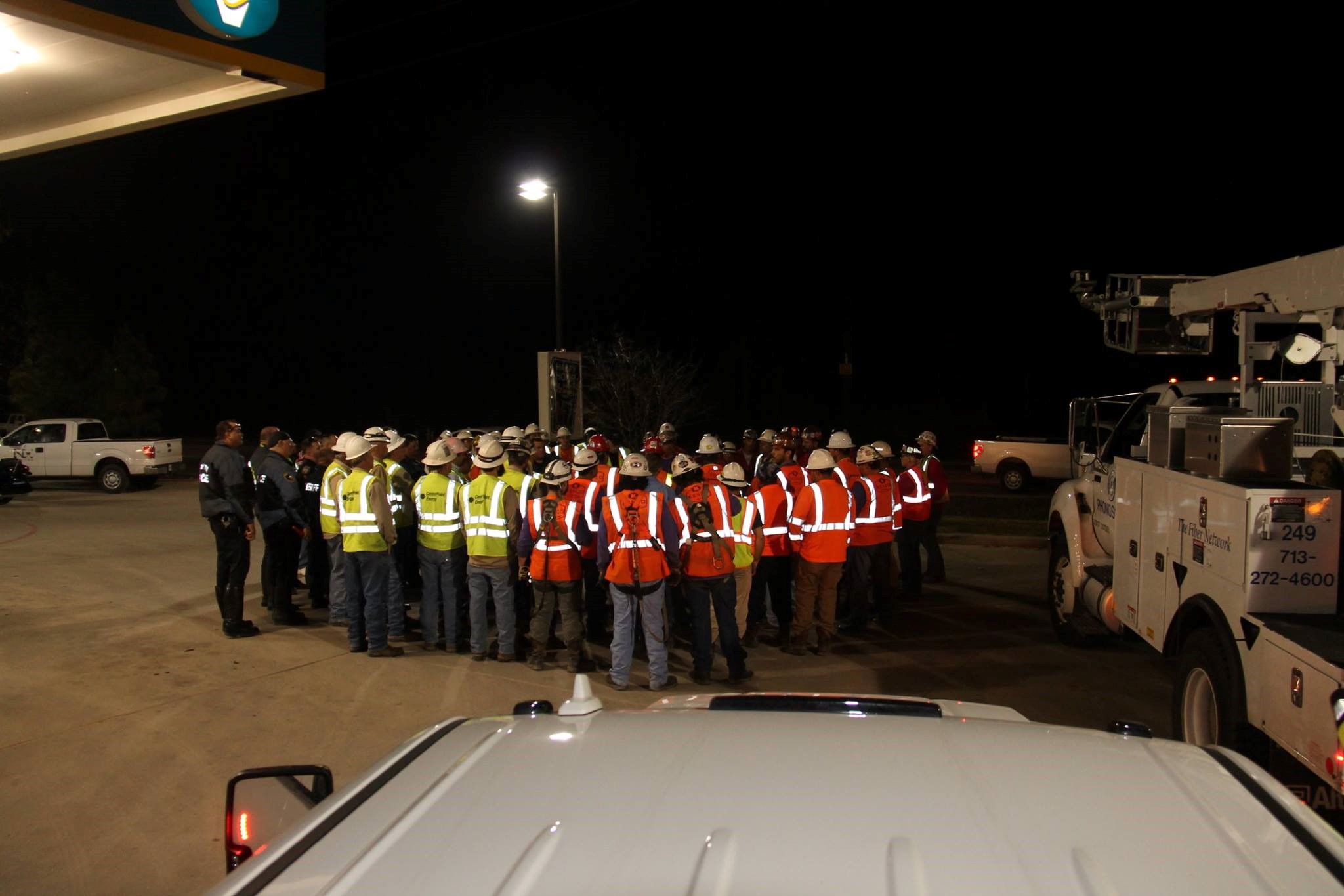 Top Three Tips for Bucket Truck Night Transport